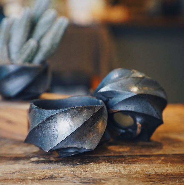 MAKOTO OKI 沖誠 Twist 日本植木鉢作家 - [ MAKOTO OKI 沖誠 ] Twist 筒型 Low (銀黑) Φ9cm - ARTISAN MADE POT ...